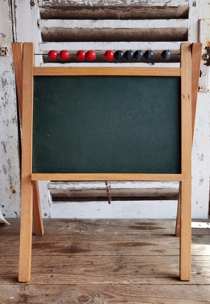 Gammel Barne-tavle [H46cm] med Kugleramme